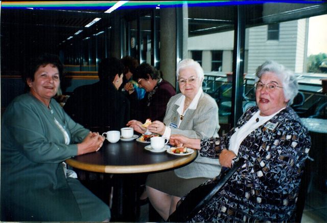 1999 Annual Luncheon: Nancy Semke, Jean Vanatter, Colleen Sim - VGH SON ...